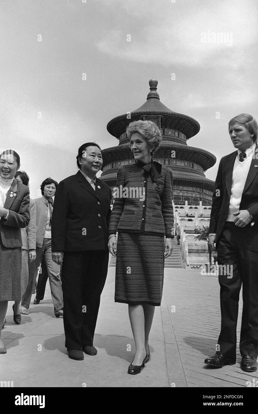 Mrs. Lin Jiamei Li, wife of Chinese Pres. Li Xiannian, center left, and ...