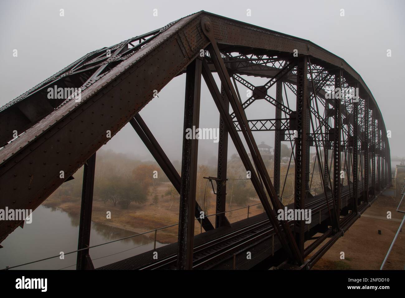 Colorado River bridge at Yuma Az in fog Stock Photo - Alamy