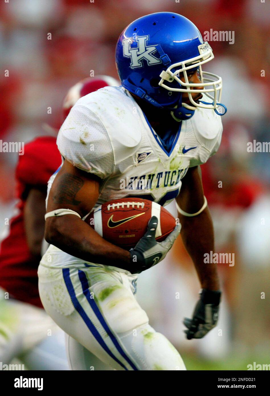 Kentucky running back Derrick Locke (20) runs against Alabama in the ...