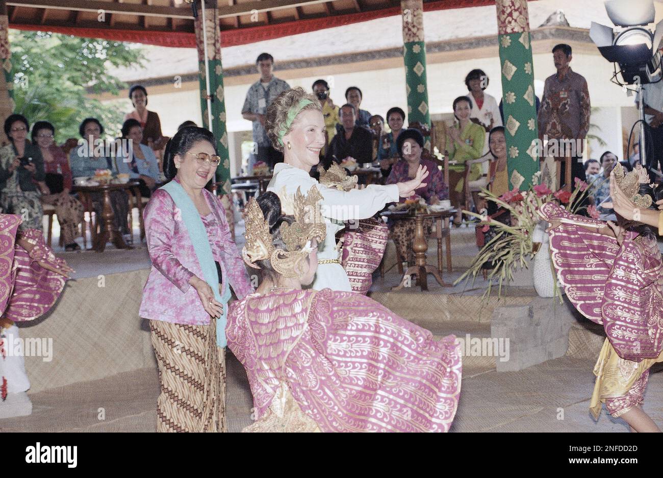 First lady Nancy Reagan, center, and Indonesian first lady Siti ...