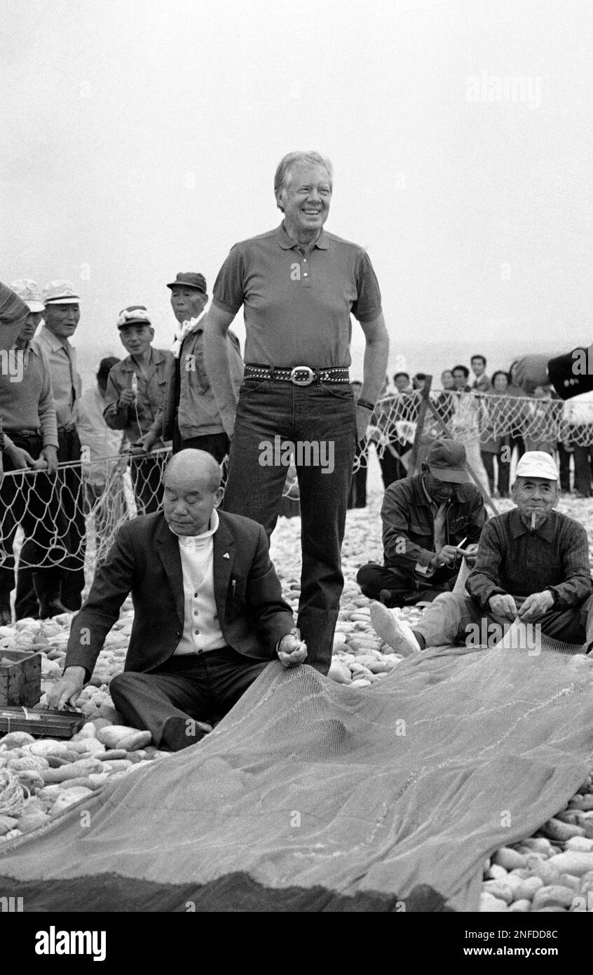 Former U.S. President Jimmy Carter watches Japanese fishermen work on ...