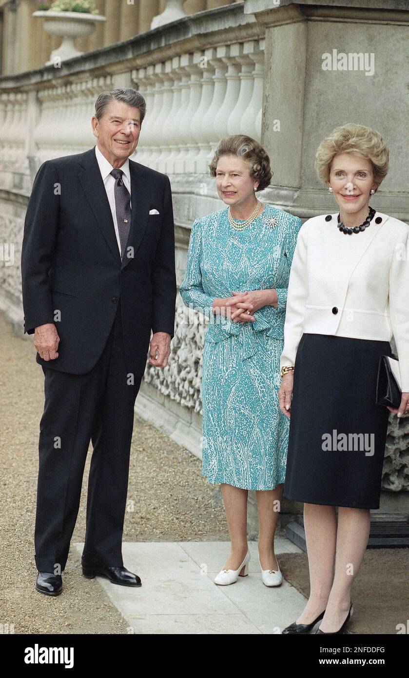 Former U.S. President Ronald Reagan and wife Nancy (right) meet Britain ...