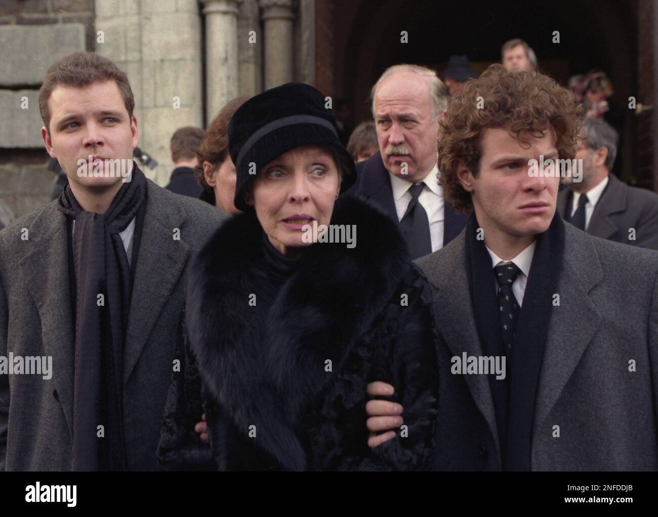 Actress Lore Hartling, widow of German actor Martin Held, is flanked by ...