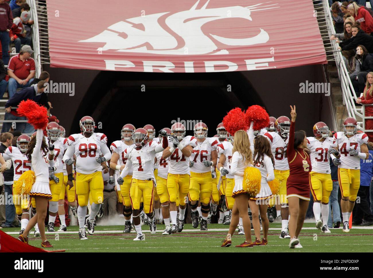 Southern California takes the field against Washington State in an NCAA ...