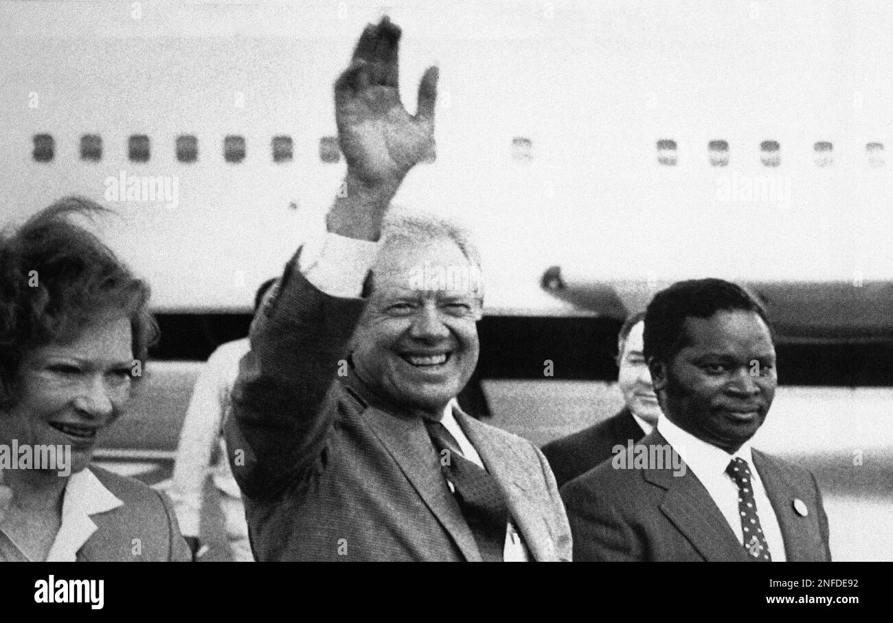 Former U.S. President Jimmy Carter responds to cheers from Kenyans upon ...