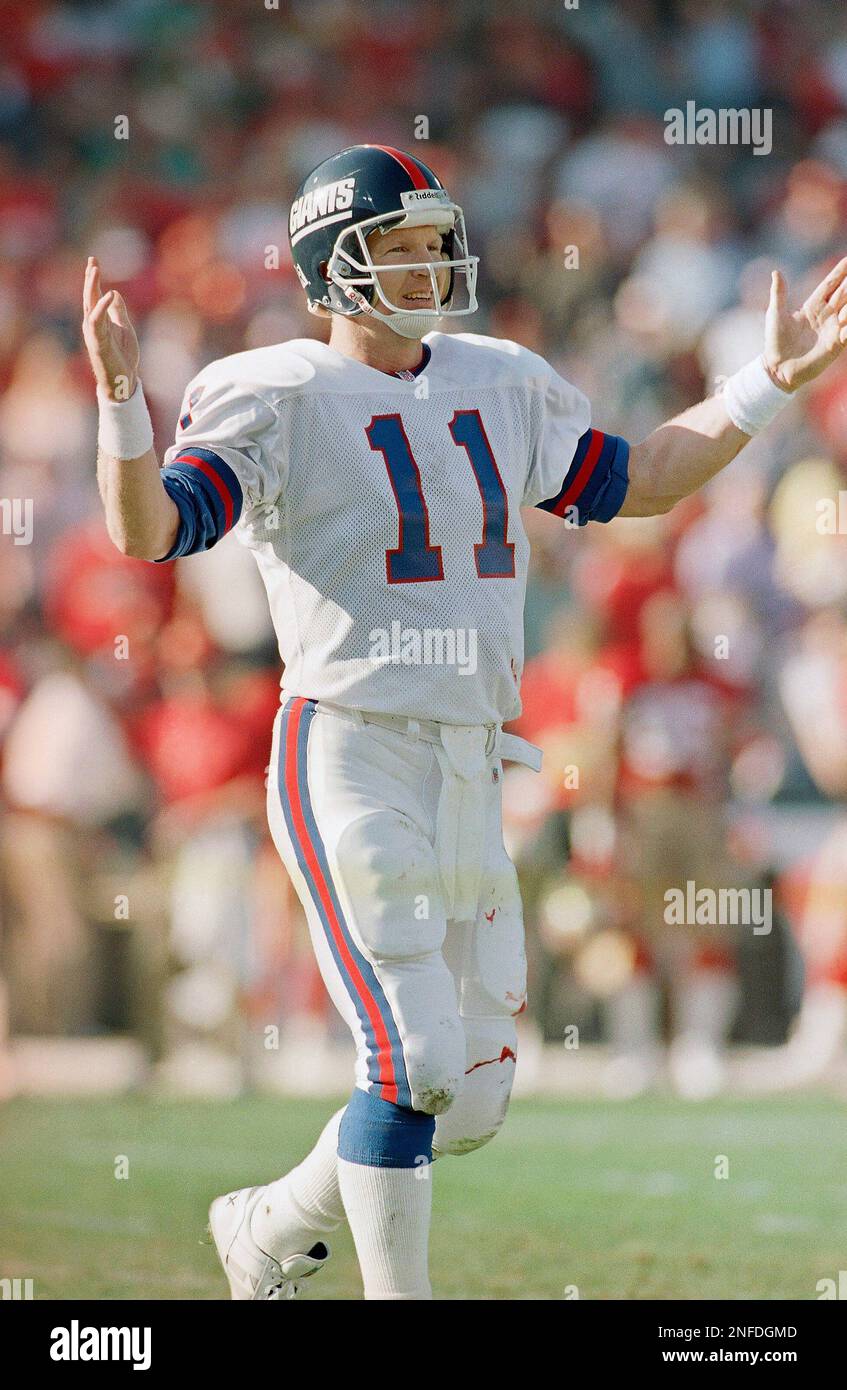 New York Giants' quarterback Phil Simms can only throw his hands up to ...