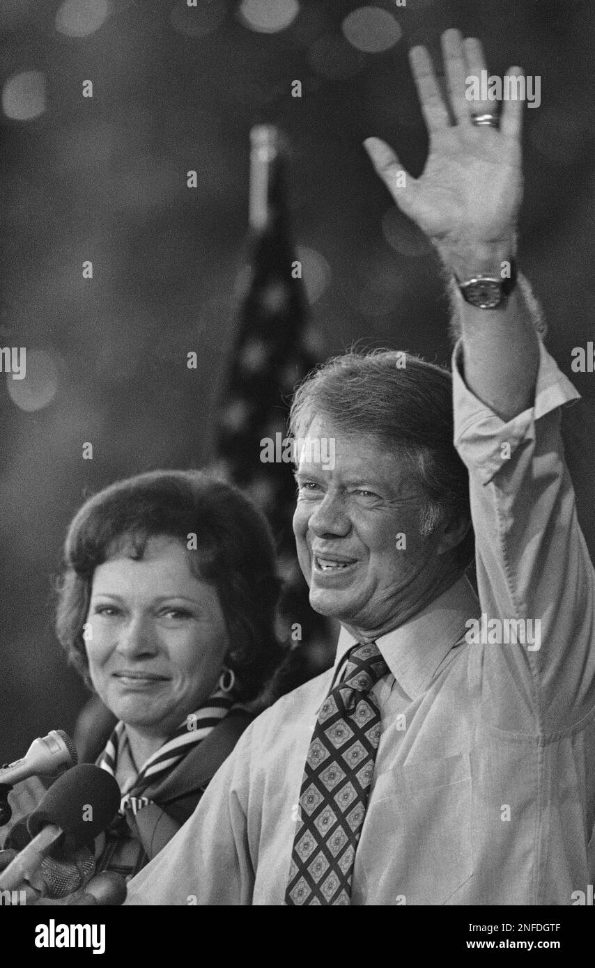 Democratic Presidential nominee Jimmy Carter waves to the crowd ...