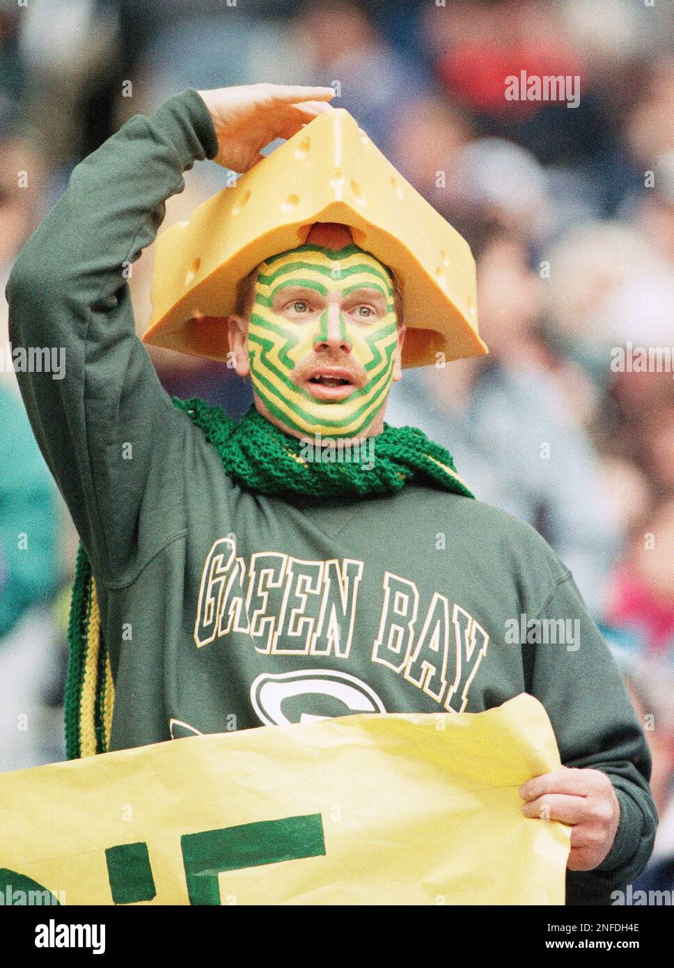 Cheesehead Robert Zielinski of Milwaukee, cheers for the Green Bay ...