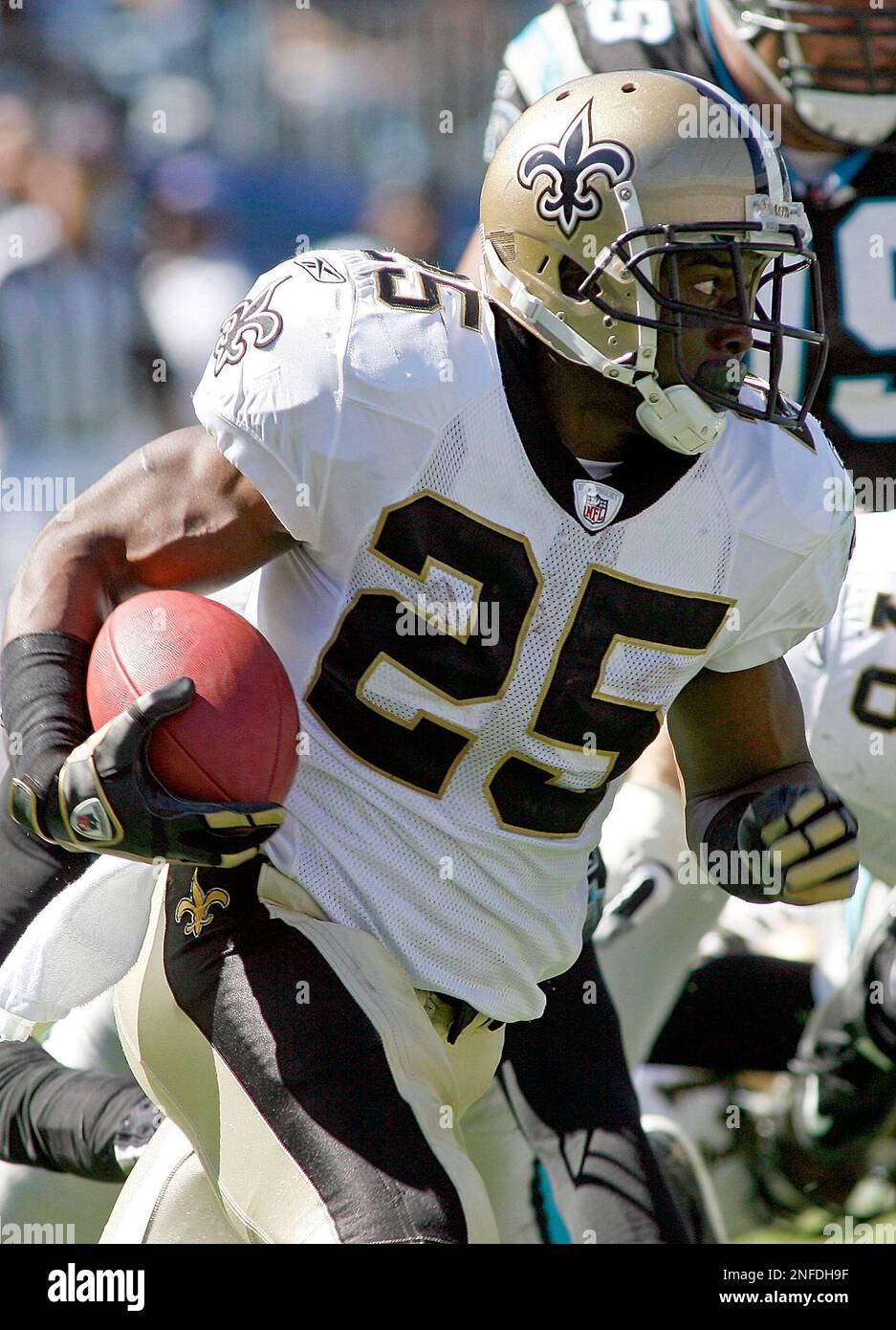 New Orleans Saints' running back Reggie Bush (25) in the first half of ...