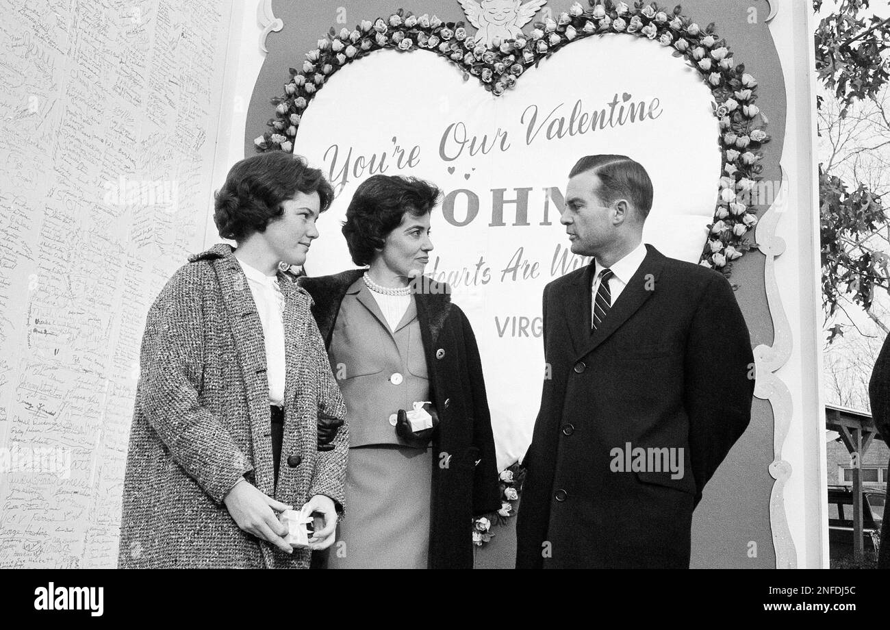 Annie Glenn, and her daughter, Lyn, left, receive a big valentine for ...