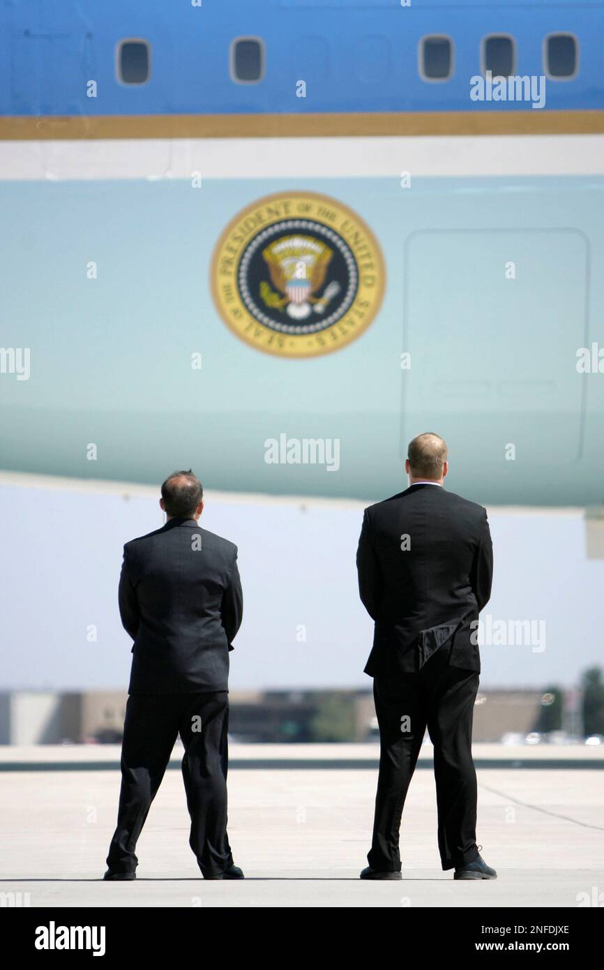 Secret service agents watch as Air Force One departs Midland ...
