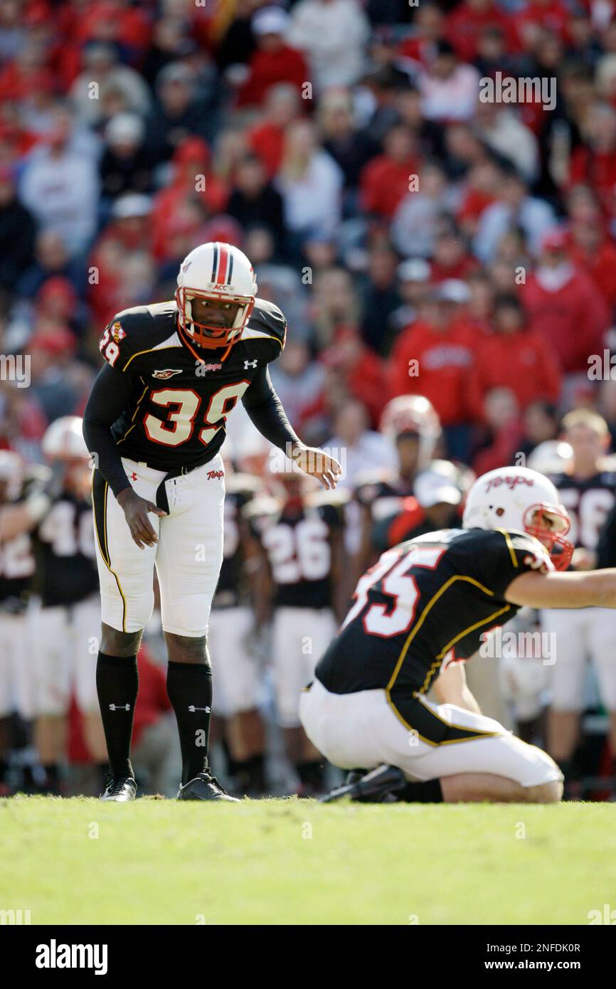 Maryland kicker Obi Egekeze (39) waits for the snap from holder Travis ...