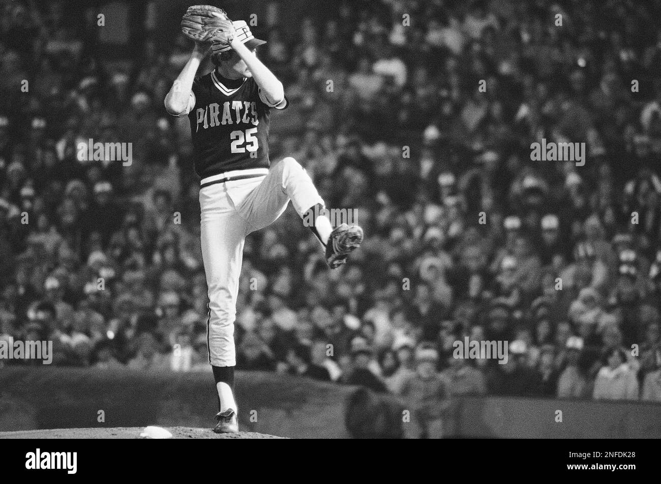 Pittsburgh Pirate pitcher Bruce Kison delivers to a Baltimore Orioles ...