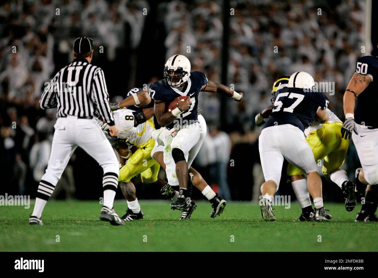 Penn State quarterback Daryll Clark (17) scrambles for 16-yards against ...