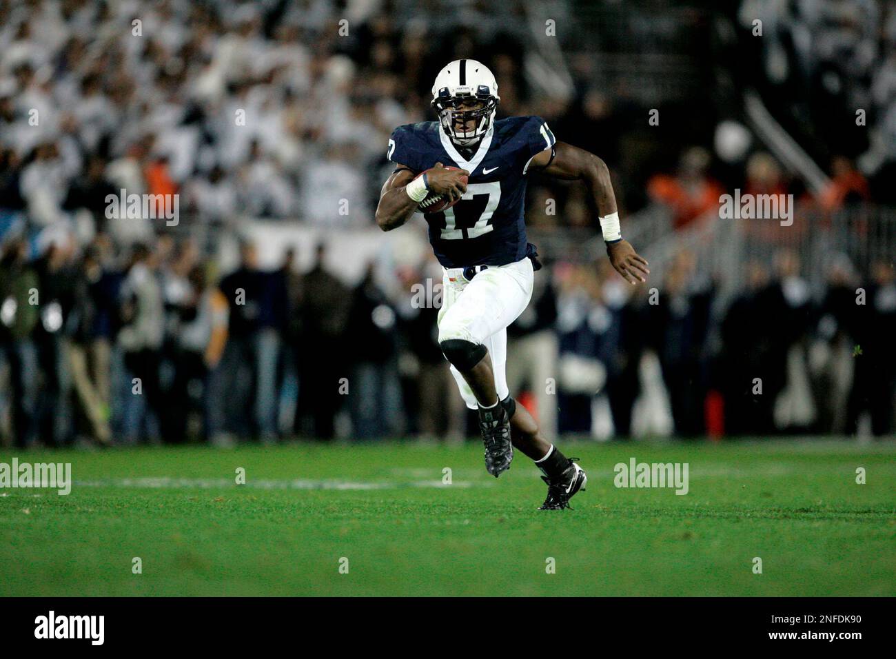 Penn State quarterback Daryll Clark (17) scrambles for 16-yards against ...