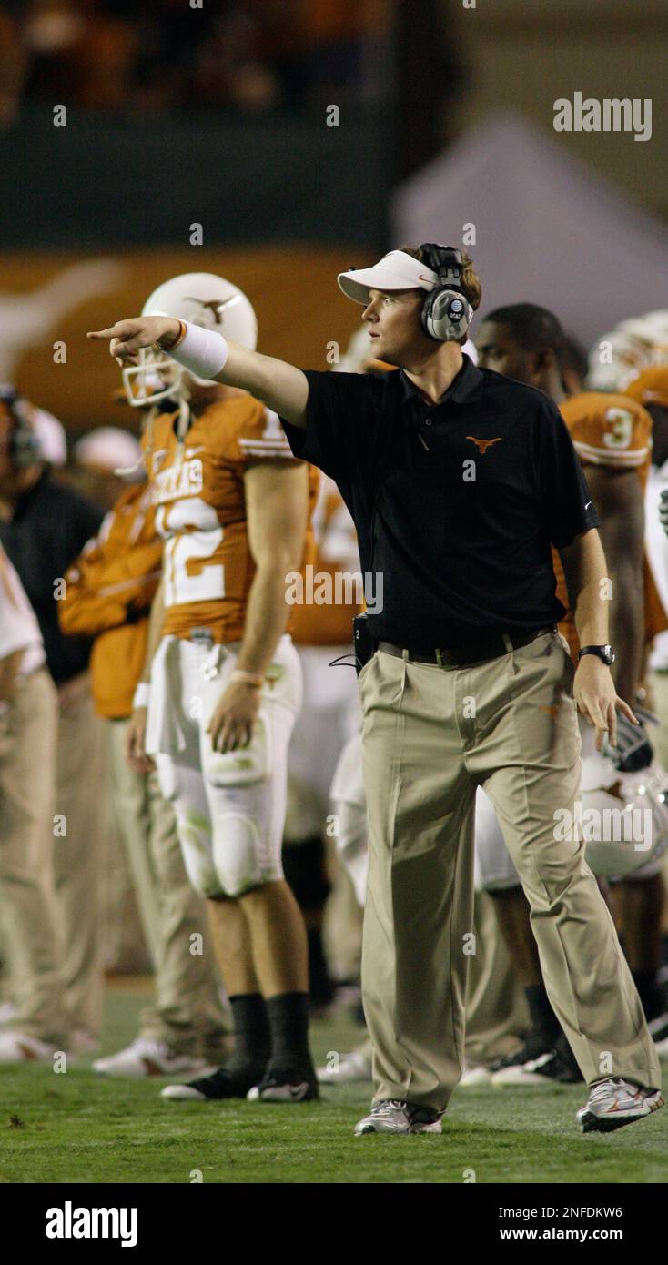 Texas running backs coach Major Applewhite sends directions to the ...