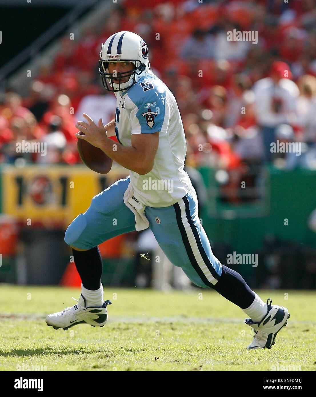 Tennessee Titans quarterback Kerry Collins (5) NFL football game Sunday ...