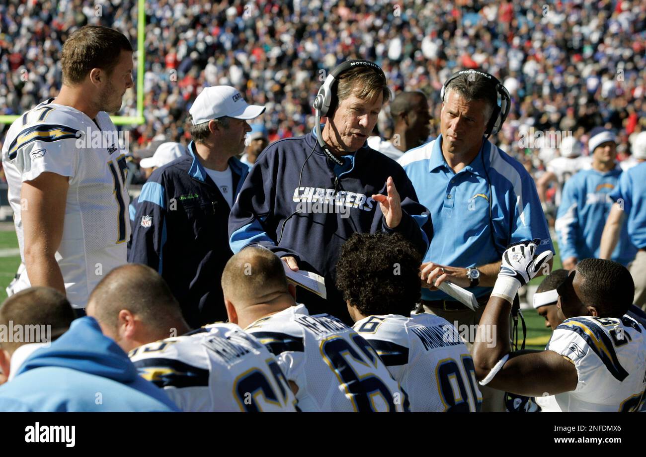 San Diego Chargers coach Norv Turner talks to his team during the first ...