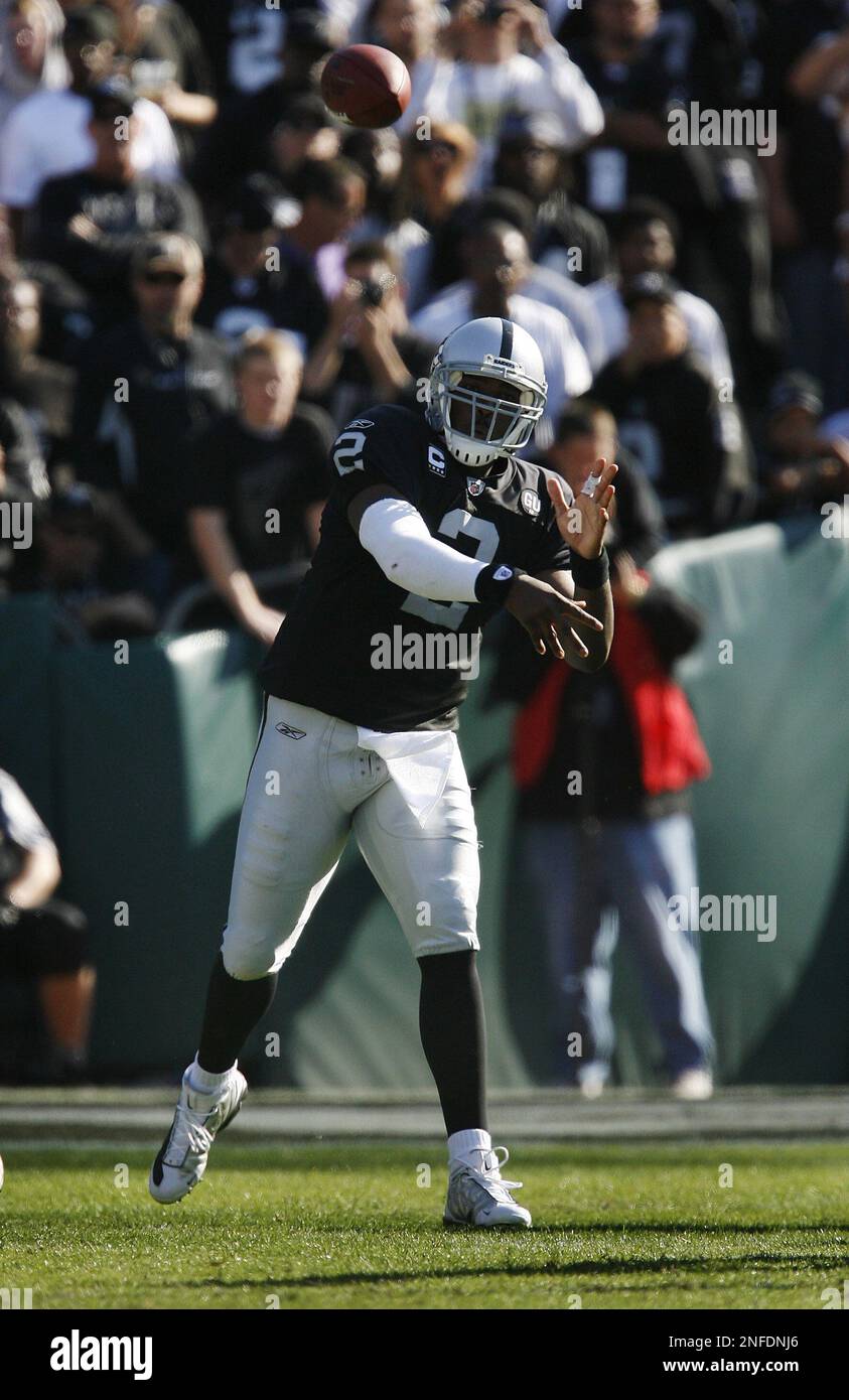 Oakland Raiders quarterback JaMarcus Russell passes against the New ...