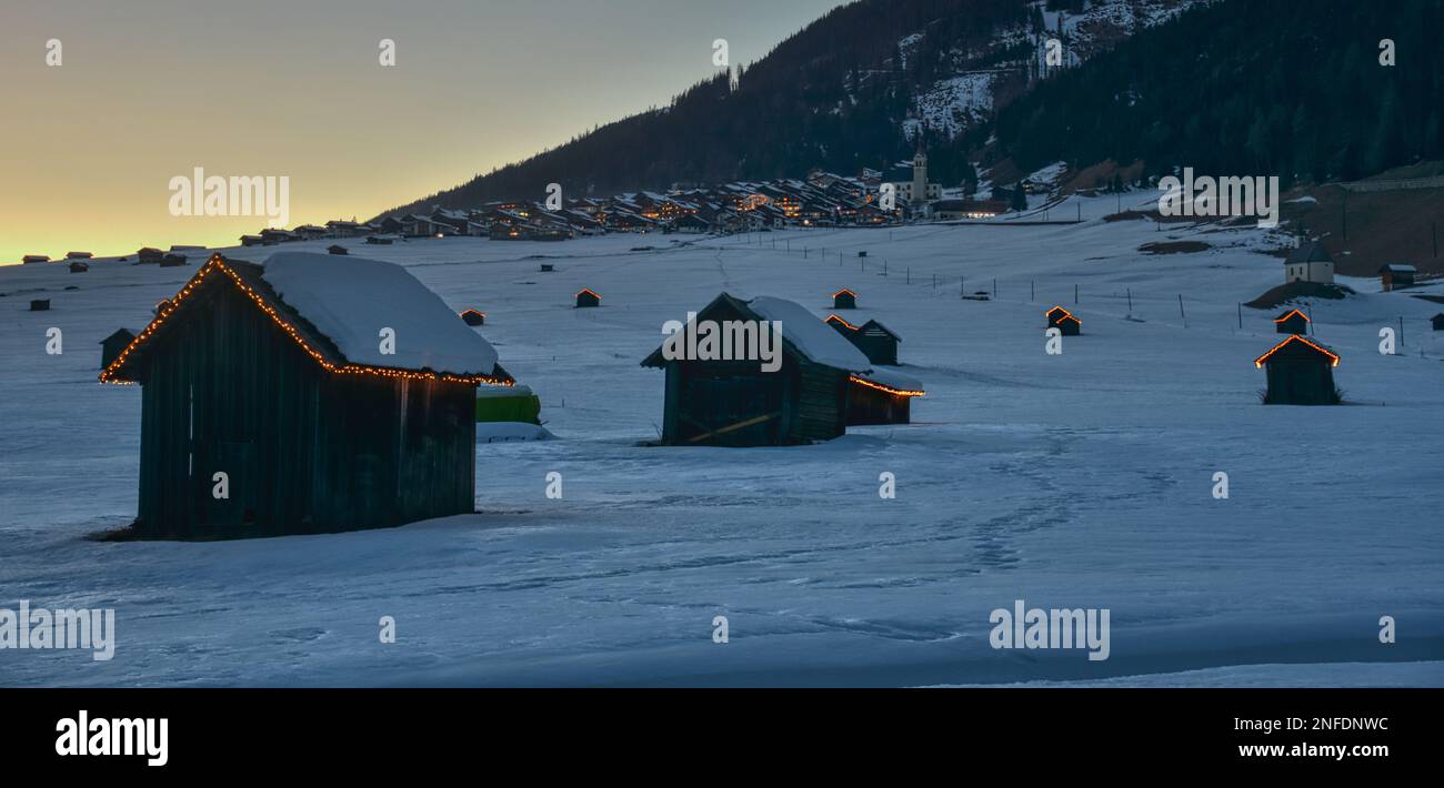 Obertilliach, Winter, Nacht, Heustadel, beleuchtet, Scheune, Schupfe ...