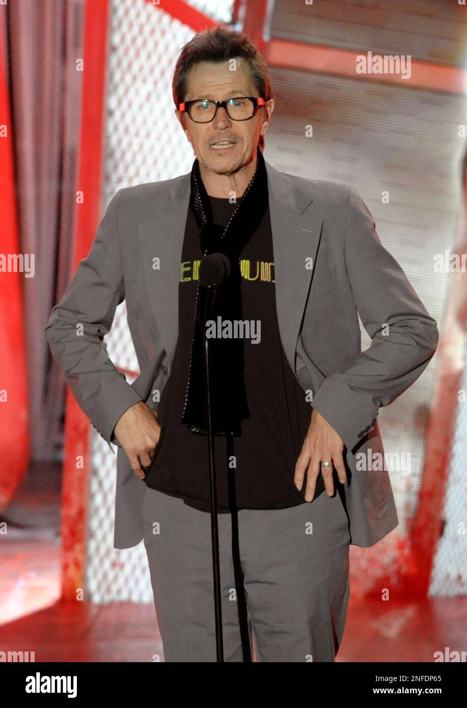 Gary Oldman addresses the crowd during the 2008 Scream Awards in Los ...