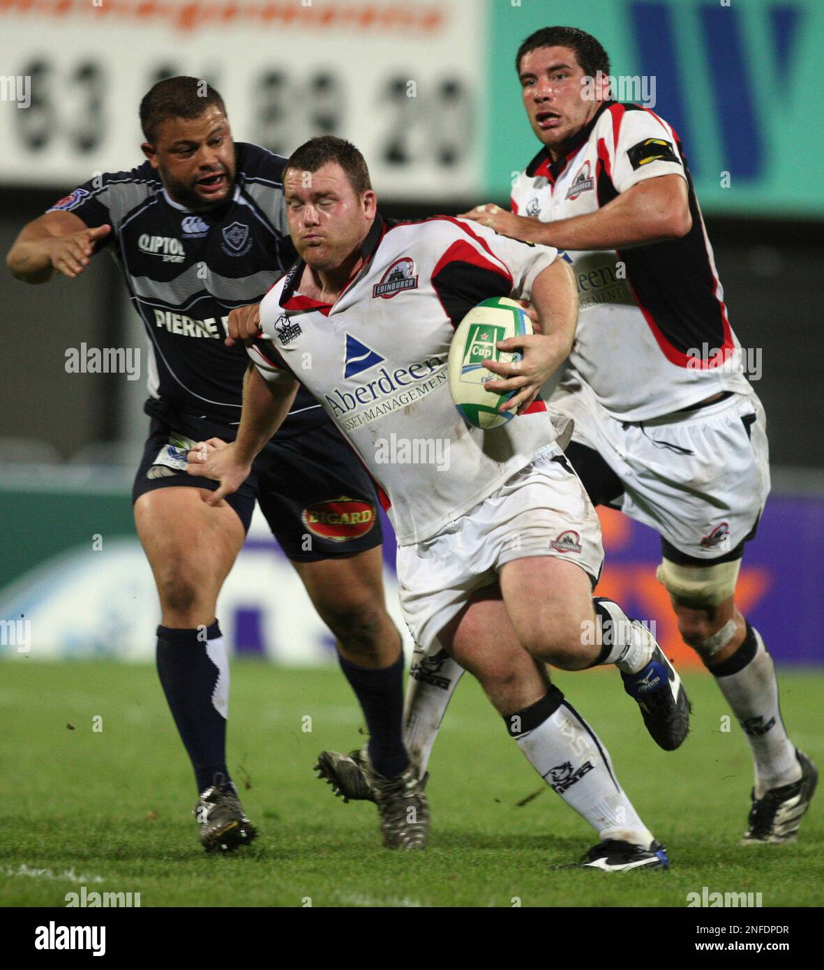 Alan Jacobsen of Edinburgh runs with the ball during the Heineken ...