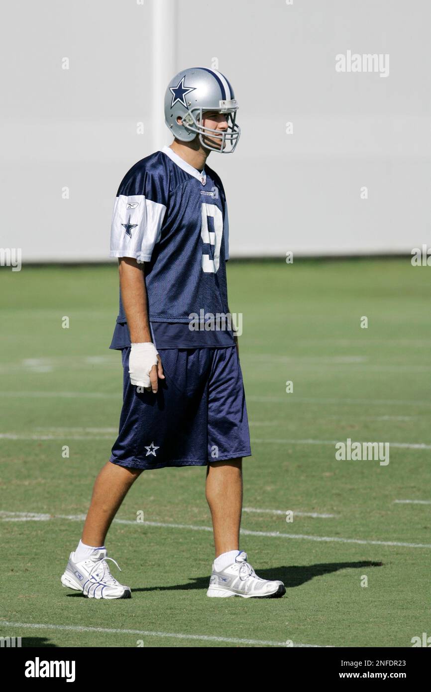 Dallas Cowboys quarterback Tony Romo (9) during practice with right ...