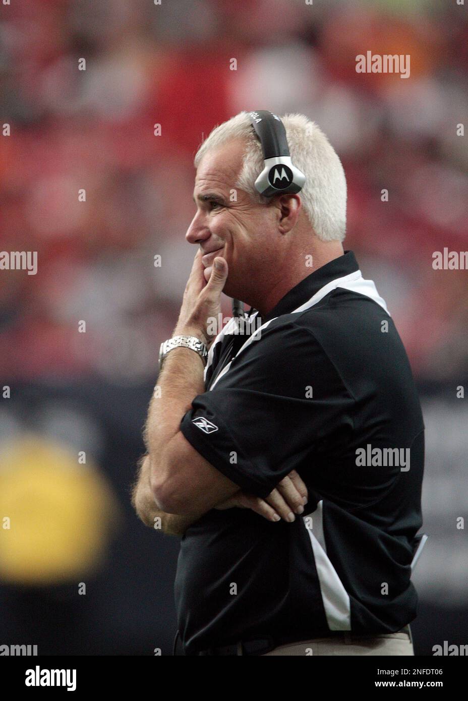 Atlanta Falcons coach Mike Smith watches his players during their NFL ...