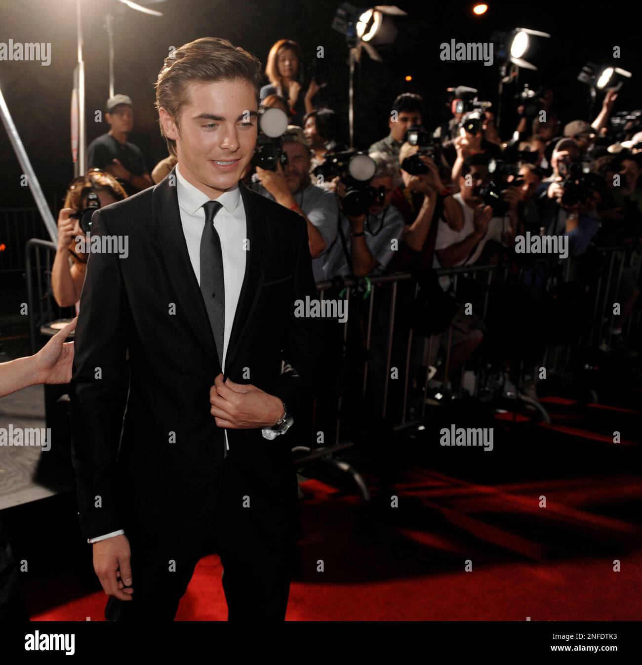 Zac Efron arrives at the premiere of the film "High School Musical 3 ...