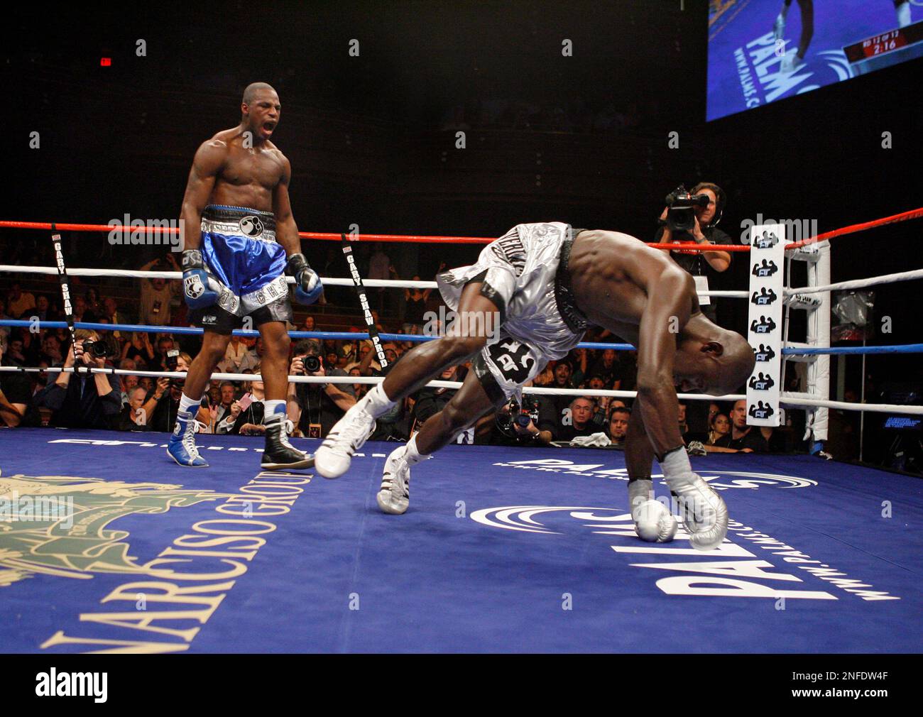 Chad Dawson knocks down Antonio Tarver in the 12th round during their ...