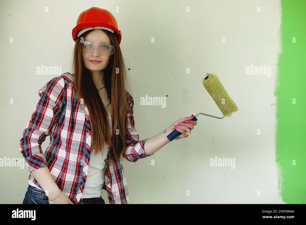 The builder makes repairs in apartment. Finishing works on plastering ...