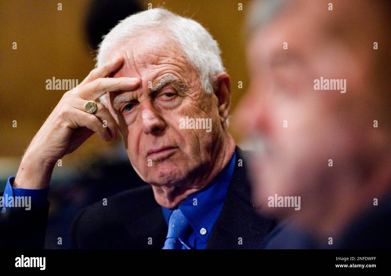 Former Securities and Exchange Commission Chairman Arthur Levitt Jr ...