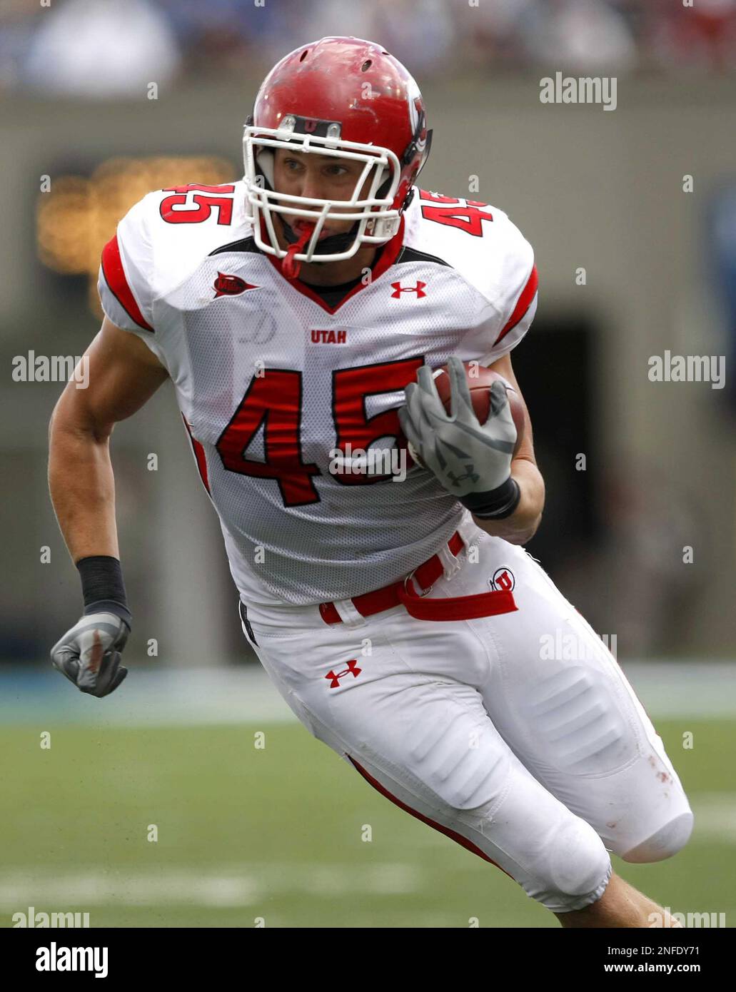 Utah tight end Colt Sampson (45) carries the ball against Air Force ...
