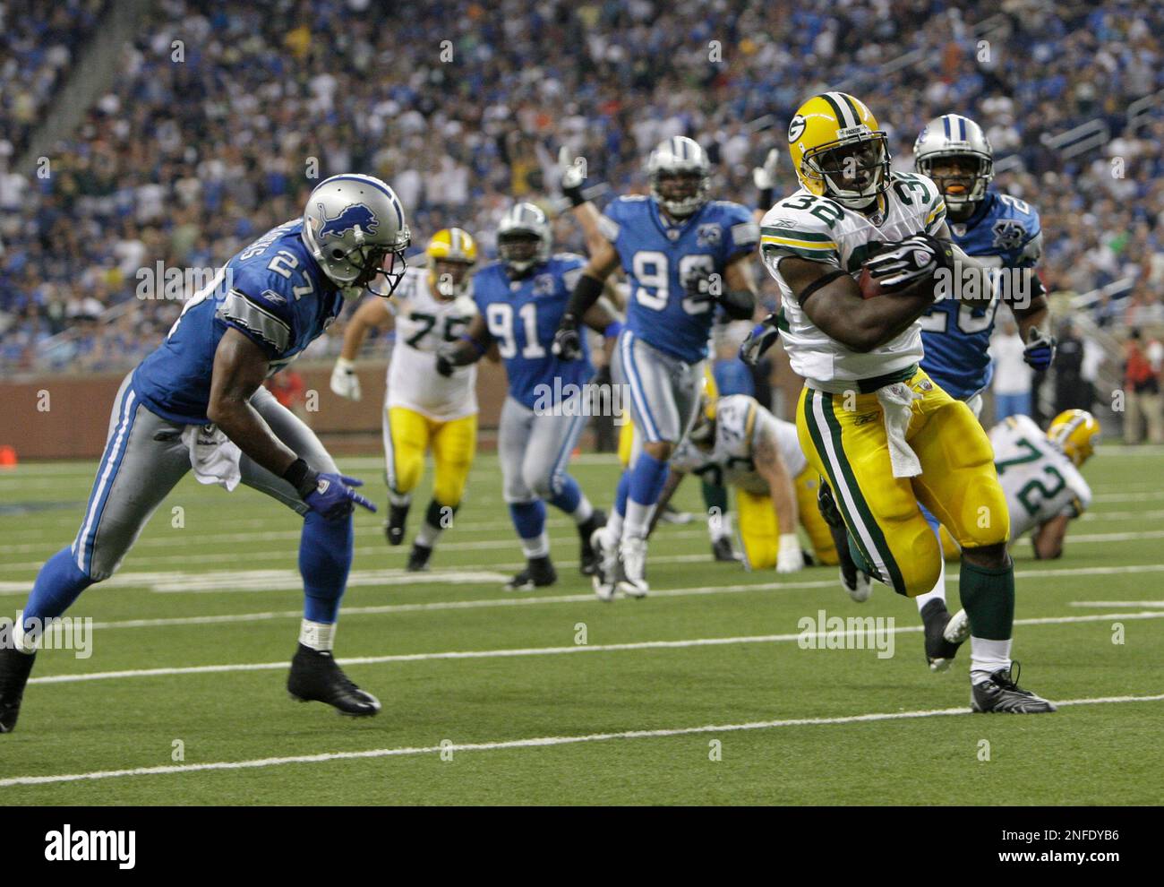 Green Bay Packers' Brandon Jackson runs for yardage during an NFL ...