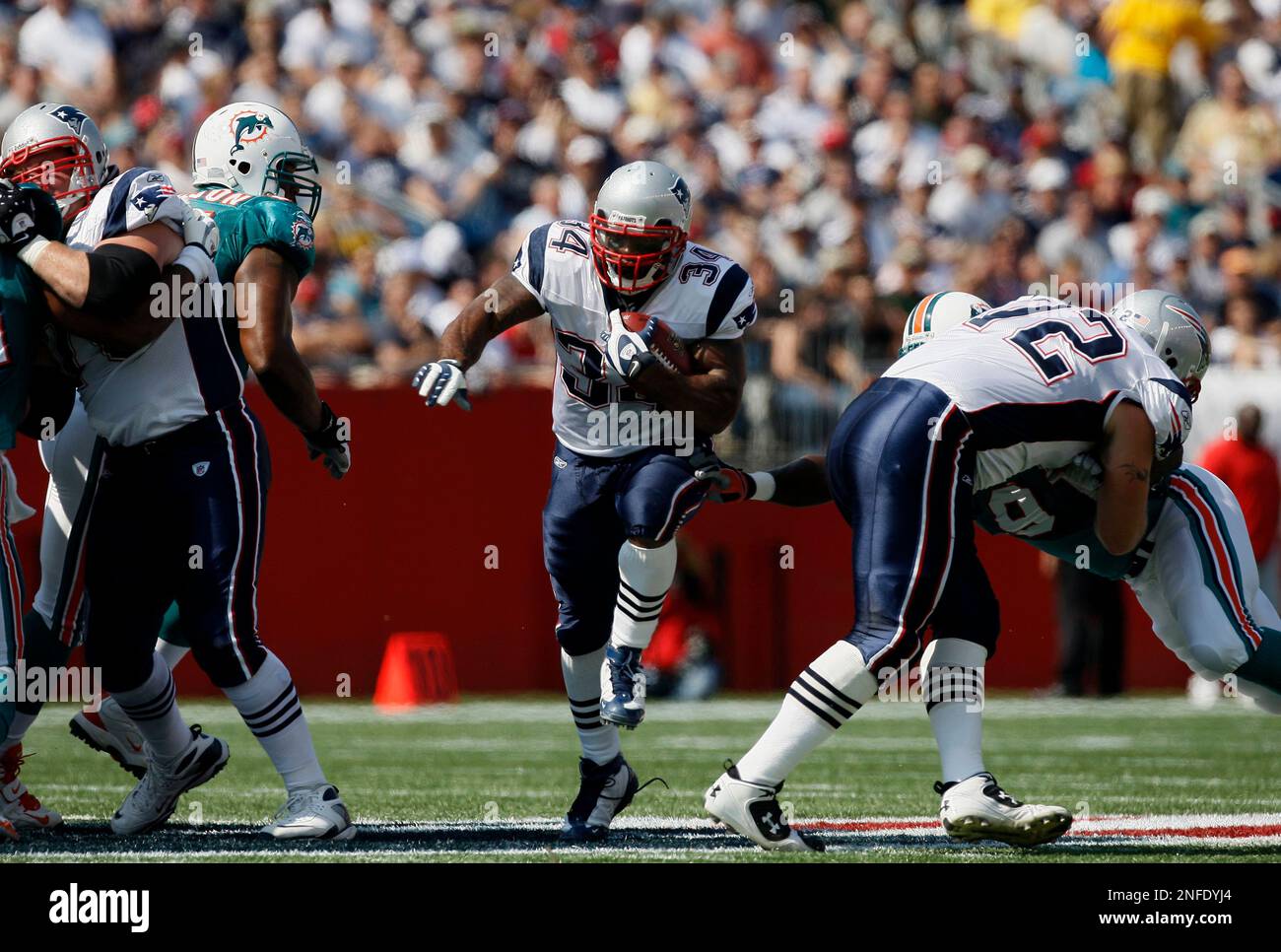 New England Patriots running back Sammy Morris (34) runs with the ball ...