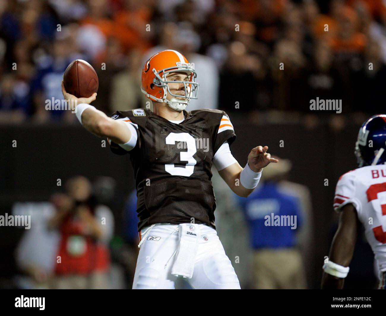 Cleveland Browns quarterback Derek Anderson passes to wide receiver ...