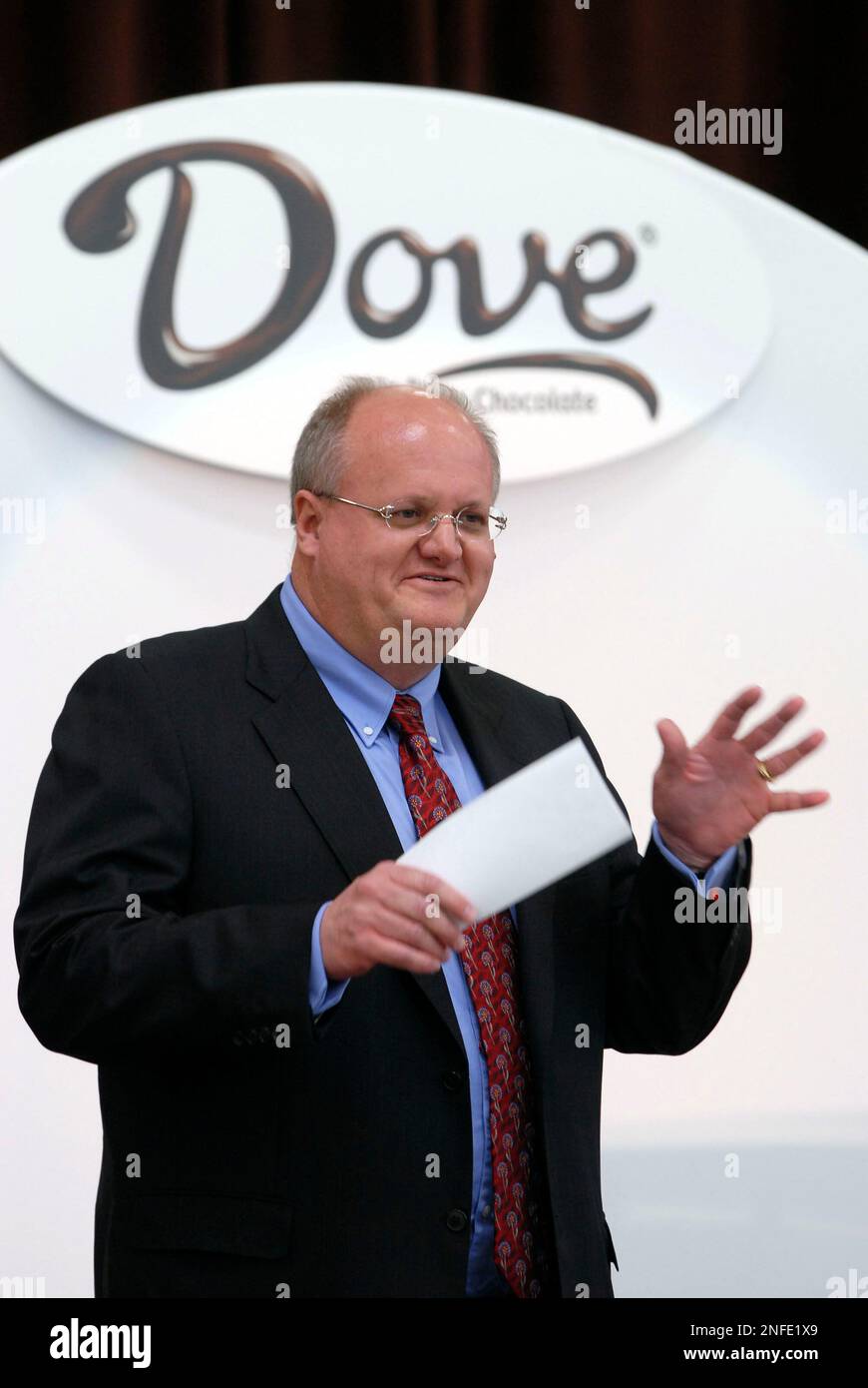 Todd Lachman, President of Mars Snackfoods US, addresses guest and ...