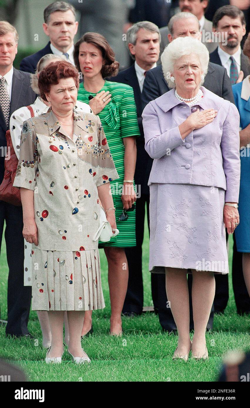 First Lady Barbara Bush, right, and Russian First Lady Naina Yeltsin ...