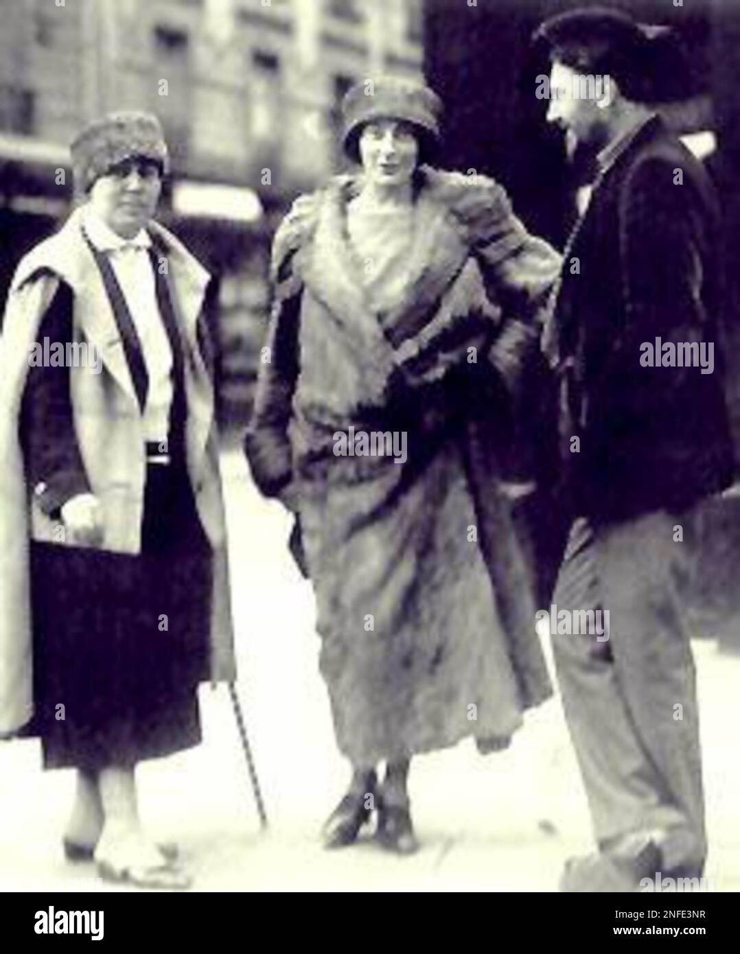 Ezra pound paris hi-res stock photography and images - Alamy