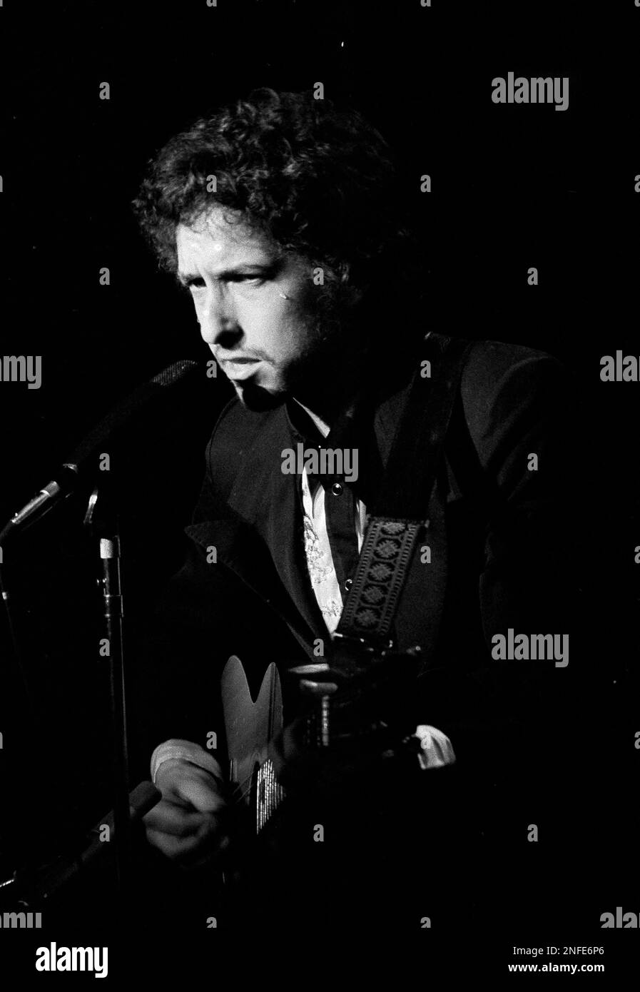 Singer Bob Dylan and appears before a full house at Madison Square ...