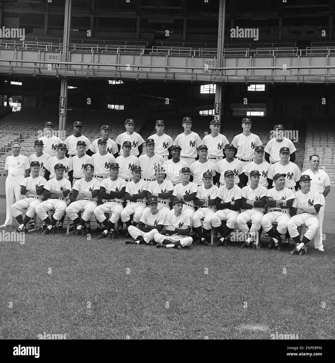 The New York Yankees pose for a team photo at Yankee Stadium in New ...