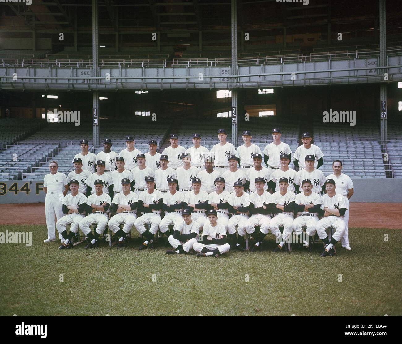 The New York Yankees pose for a team photo at Yankee Stadium, 1961. (AP ...
