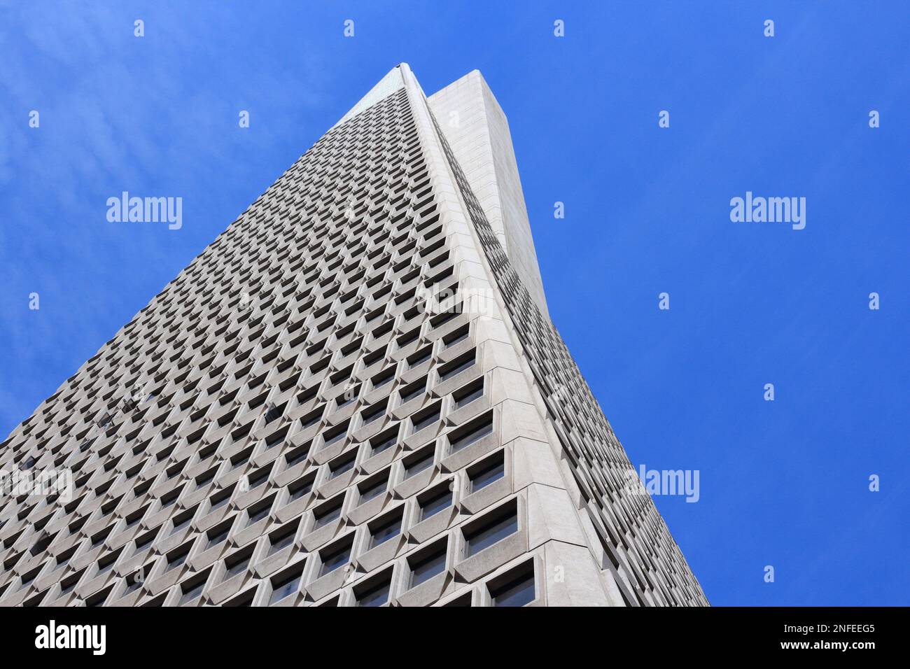 SAN FRANCISCO, USA - APRIL 8, 2014: Transamerica Pyramid skyscraper in ...