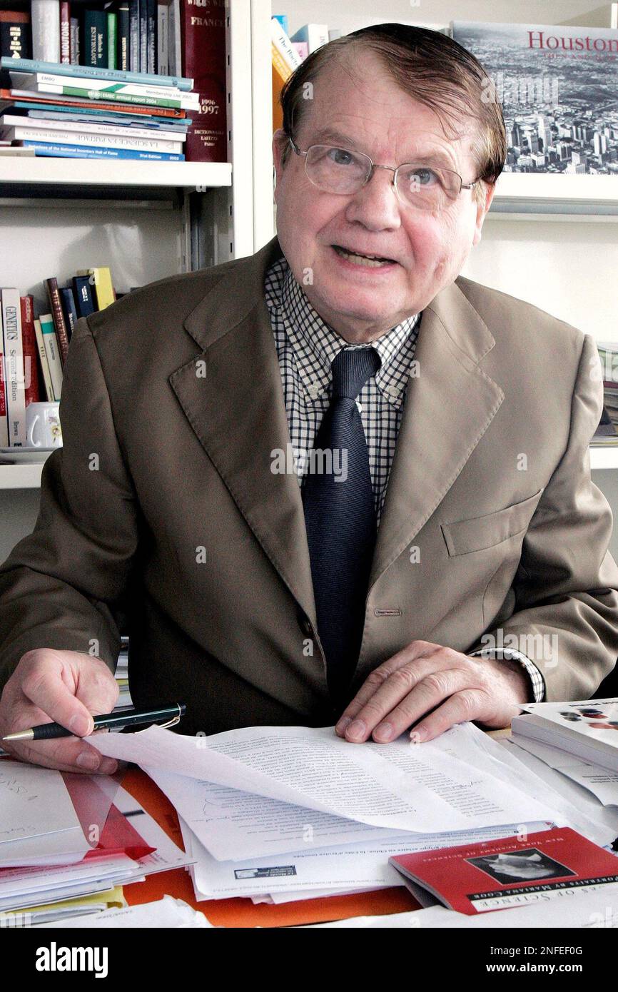 ** FILE ** In this June 5, 2006 file photo, French scientist Luc ...
