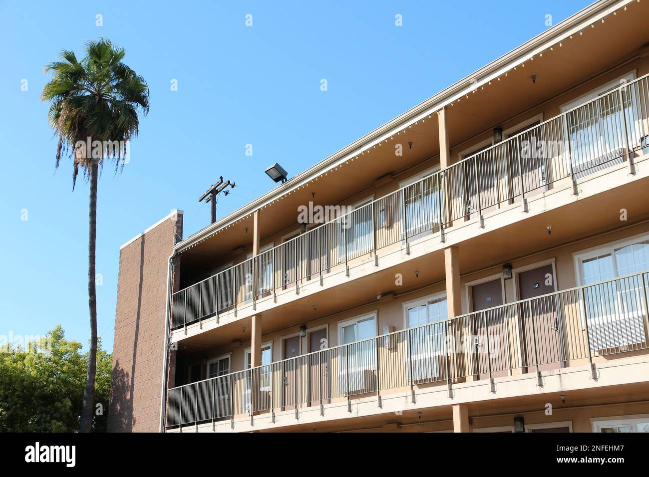 Motel room exterior hi-res stock photography and images - Alamy