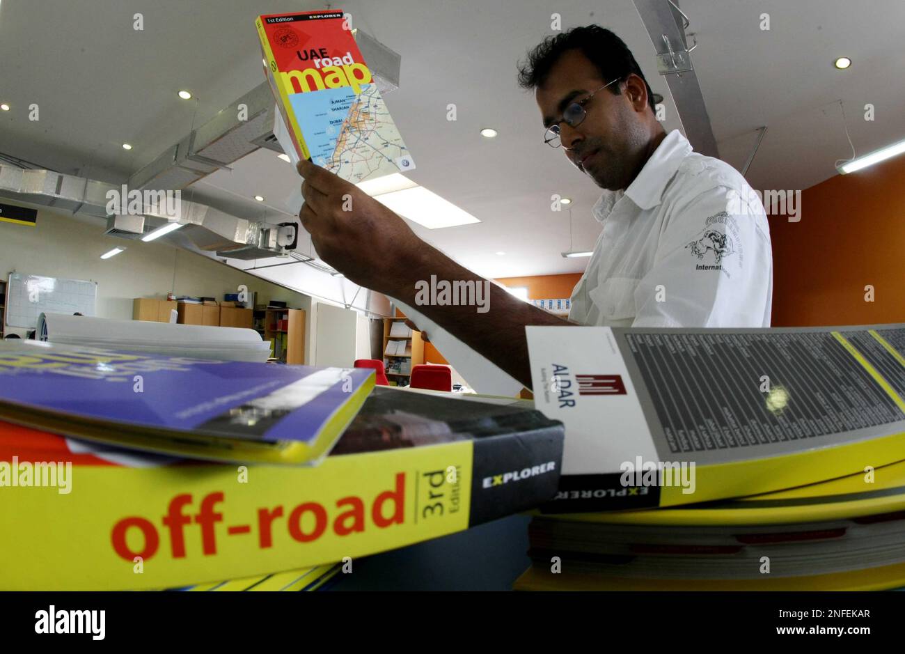 Guidebooks atlas hi-res stock photography and images - Alamy