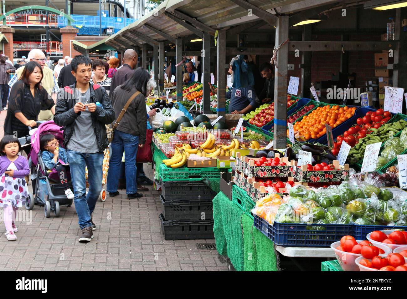 Leeds outdoor market hi-res stock photography and images - Alamy