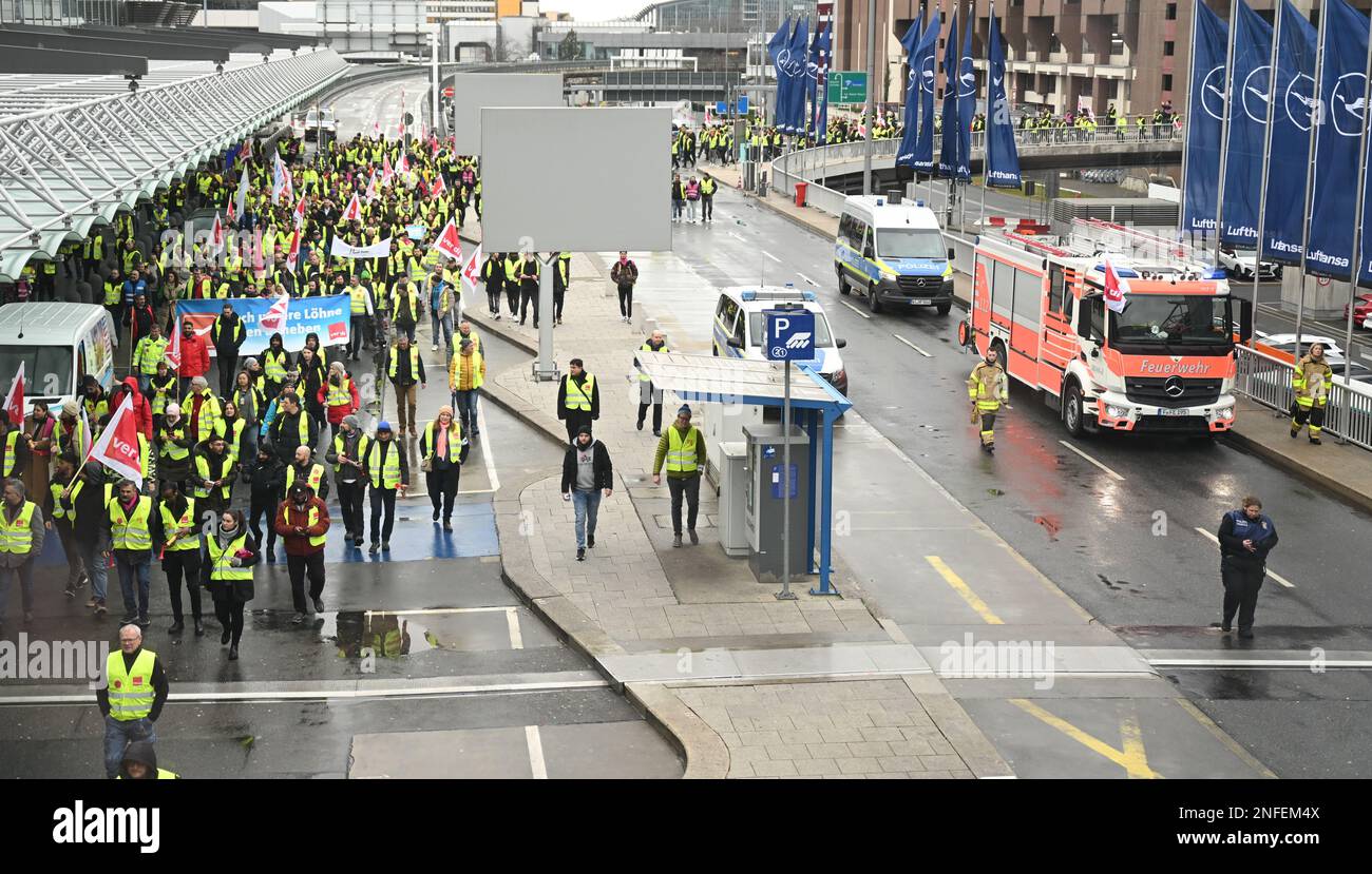 17 February 2023, Hesse, Frankfurt/Main: After a rally, the ...