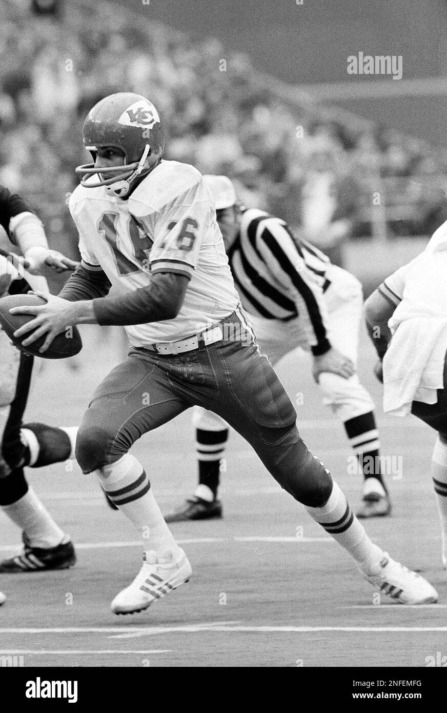 Lenny Dawson (16) of the Kansas City Chiefs, is pictured in action in ...