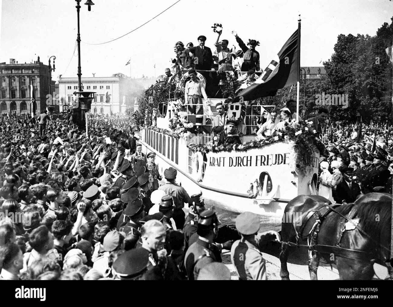 The ship "Power by Joy" float is drawn through the streets of Berlin ...